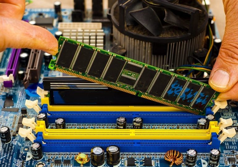 How to Choose a Motherboard - The Plug - HelloTech