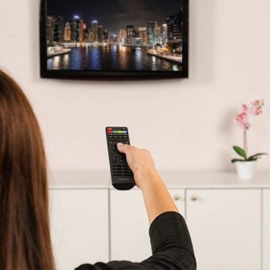 How Far Should You Sit From a TV? - The Plug - HelloTech