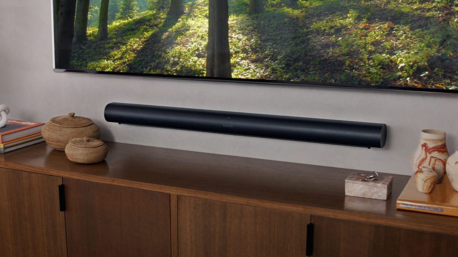 Soundbar vs Speakers: Which Sound System Should You Choose? - The Plug ...