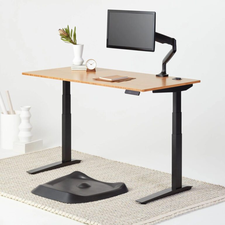 The Best Computer Desks for Your Home or Office - The Plug - HelloTech