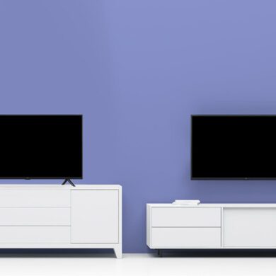 How High Should a TV Be Mounted? - The Plug - HelloTech