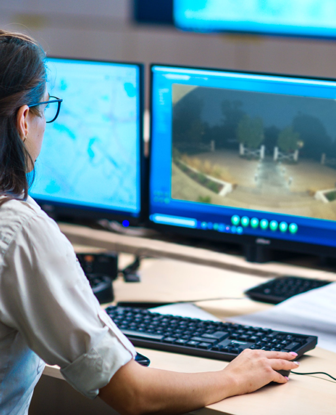 Smart Home Security Vs Traditional Alarm Systems - The Plug - HelloTech