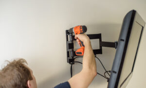 TV Mounting Dos and Don’ts - The Plug - HelloTech