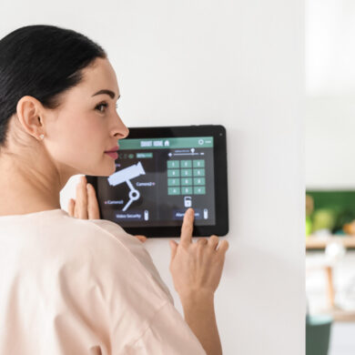 The Benefits of a Smart Home Security System - The Plug - HelloTech