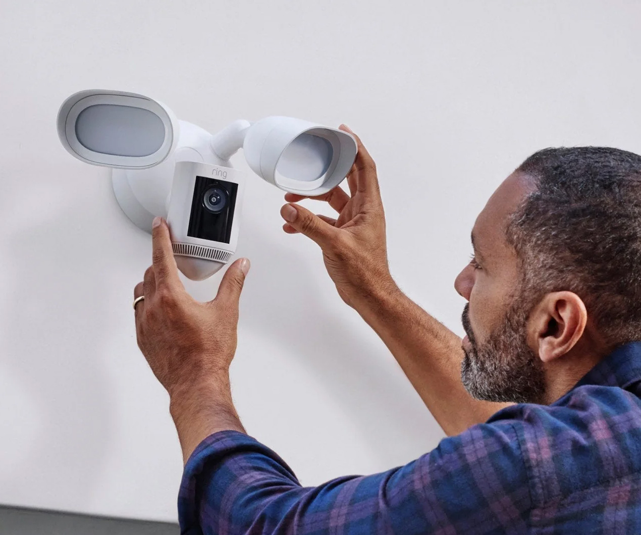 How To Choose a Smart Home Security System - The Plug - HelloTech