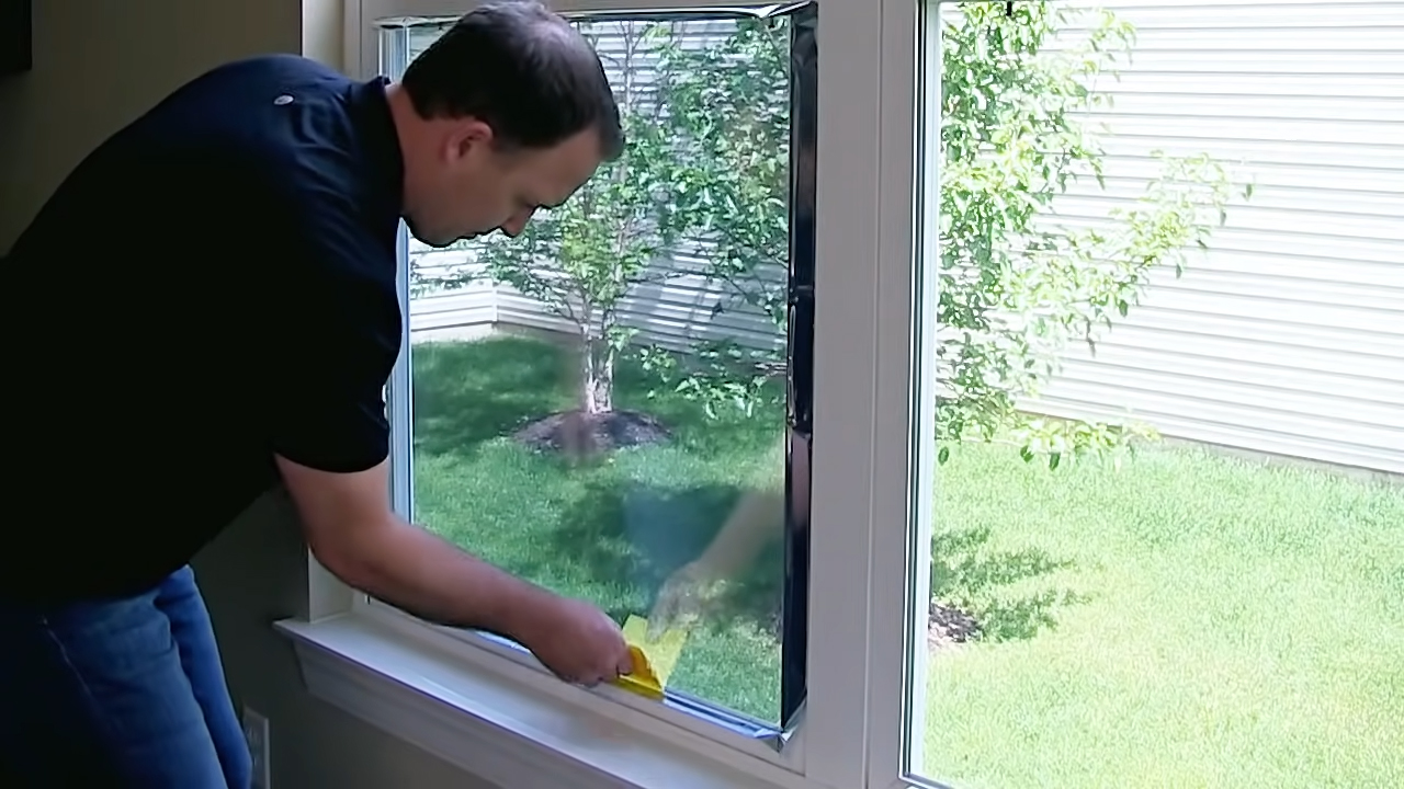 Tips to Keep Your House Cool All Summer - The Plug - HelloTech