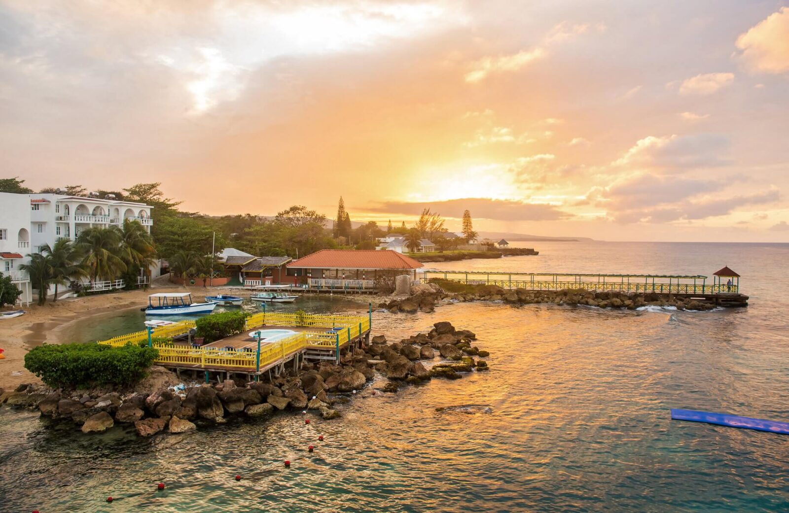 The Most Beautiful Coastal Towns : HelloTech How